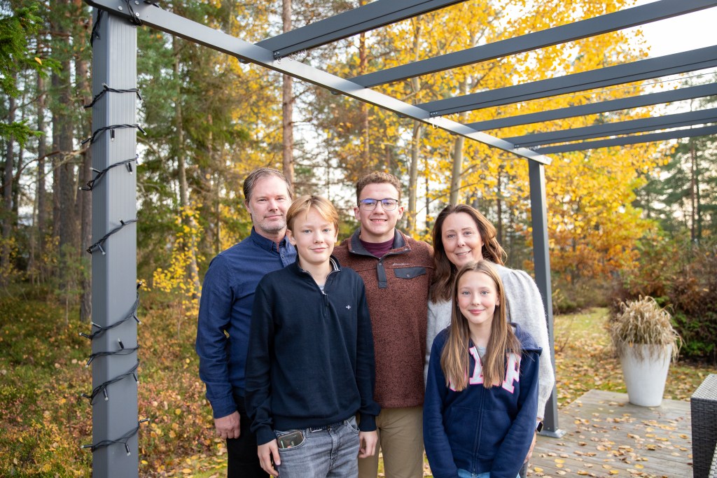 Zane berikar familjen Tronners vardag genom språk och kultur - DIS i ...